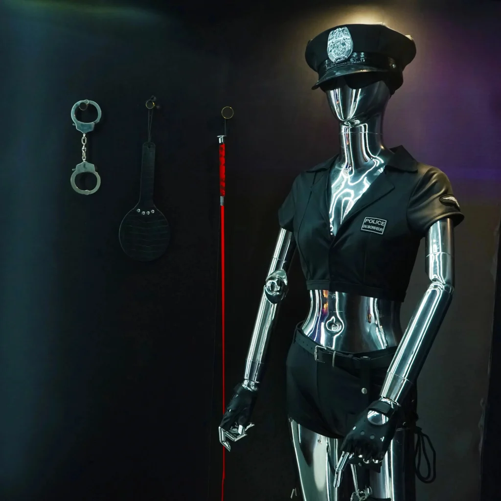 Dungeon Bed Frame | 「Roomfun」